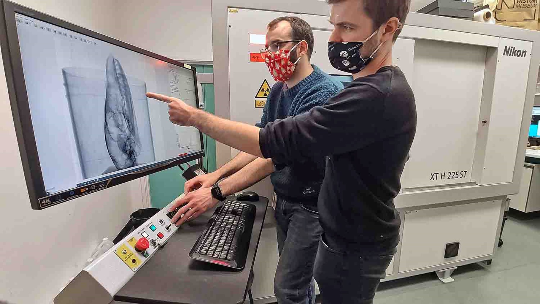 Der automatisierte Röntgen-Computertomograph (Röntgen-CT) von Nikon ...