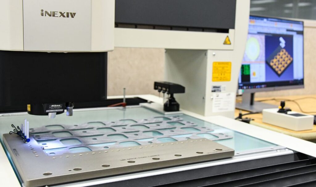 Ob auf der Rennstrecke oder in der Werkstatt, das Video-Messsystem von ...